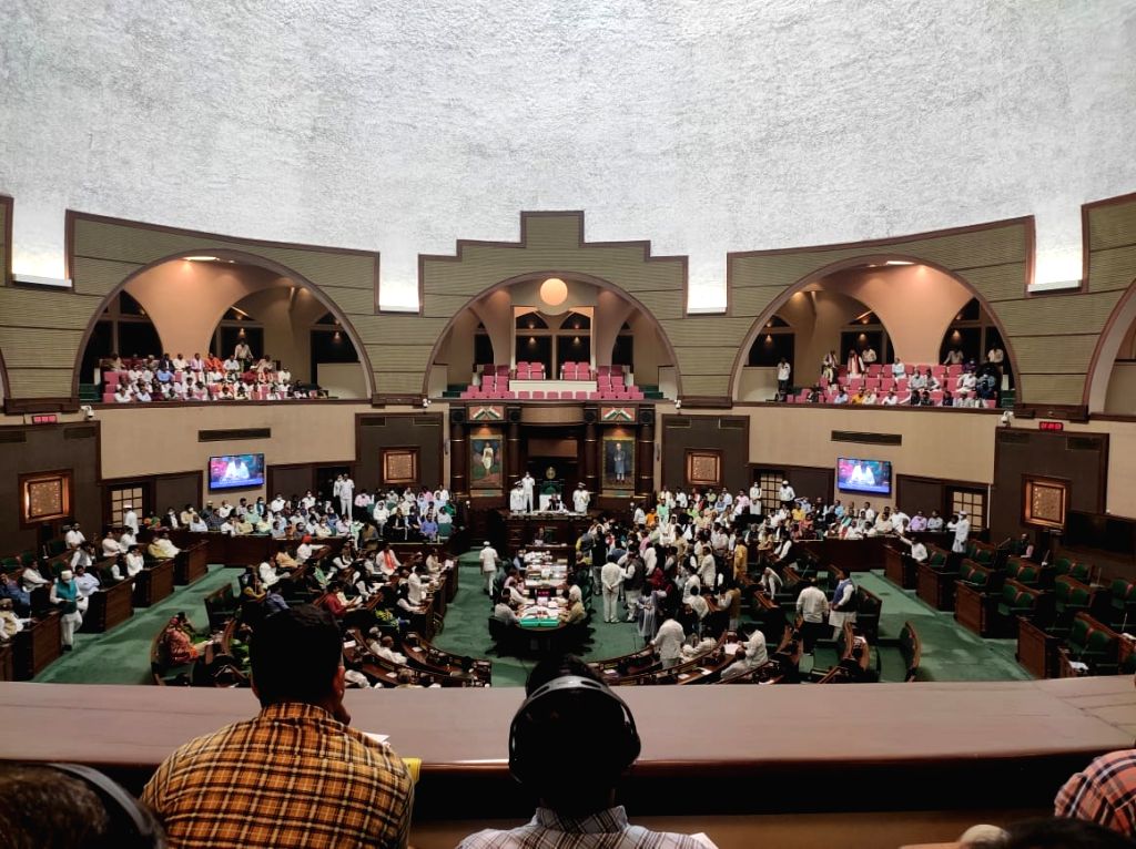 MP govt presents budget amid uproar by Congress