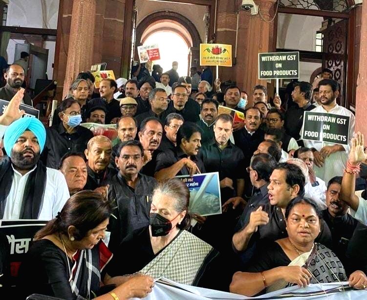 Free Photo: Congress MP reached Lok Sabha in black clothes - fierce ...