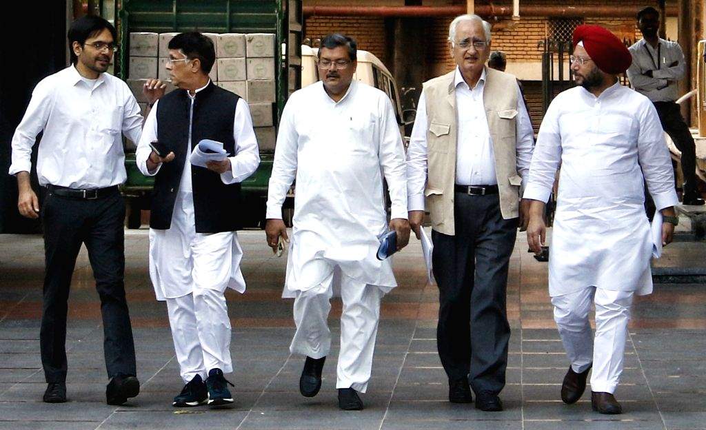 Congress Party delegation, including Salman Khurshid, Mukul Wasnik ...