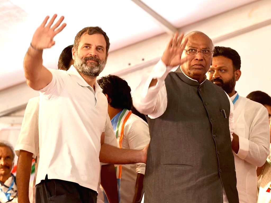 Congress leaders Mallikarjun Kharge and Rahul Gandhi wave to supporters