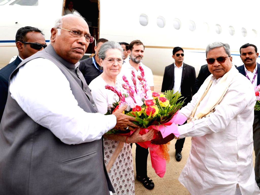 Congress President Mallikarjun Kharge and Party Chairperson Sonia ...