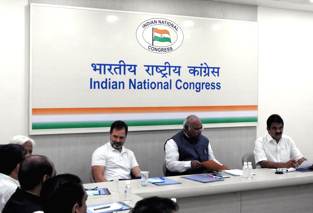 Congress President Mallikarjun Kharge, Congress leader Rahul Gandhi ...