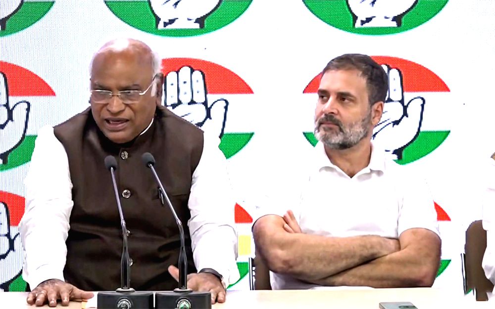 Congress President Mallikarjun Kharge with party leader Rahul Gandhi ...