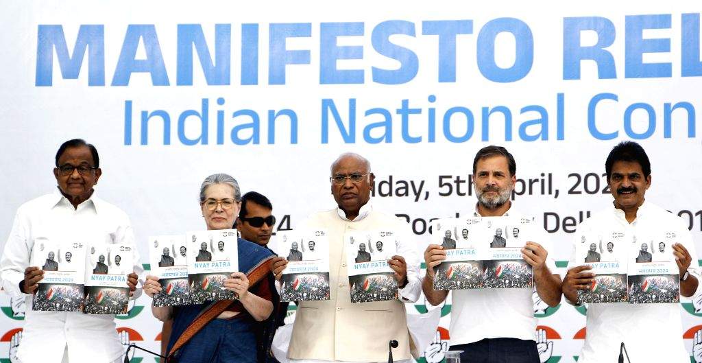 Congress President Mallikarjun Kharge with senior party leaders Sonia ...