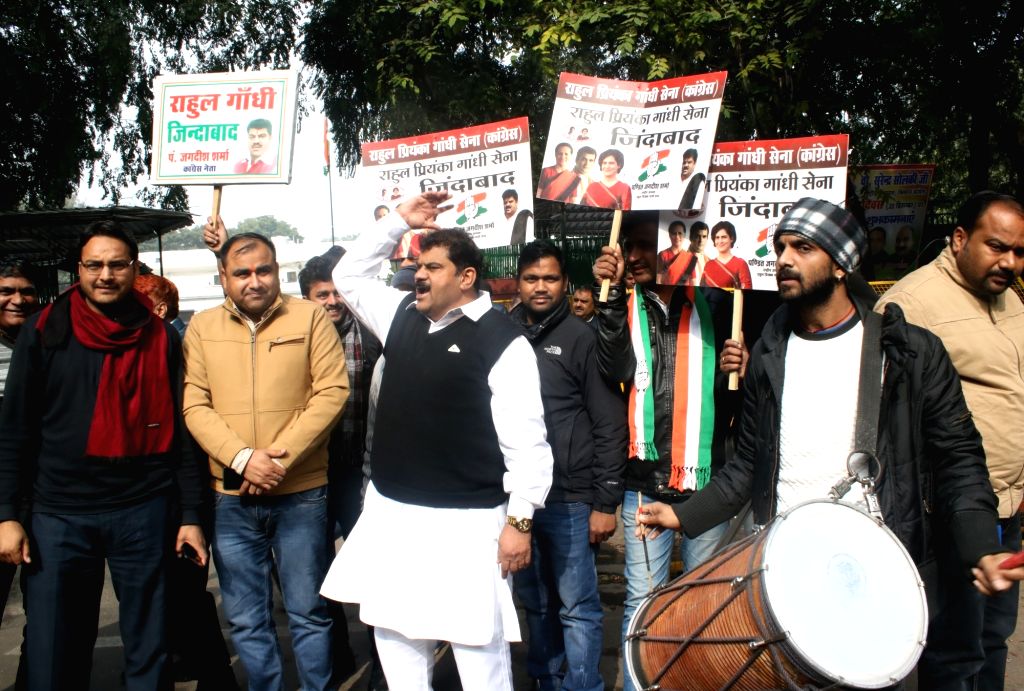 Congress workers celebrate as JMM-Congress alliance leads in Jharkhand