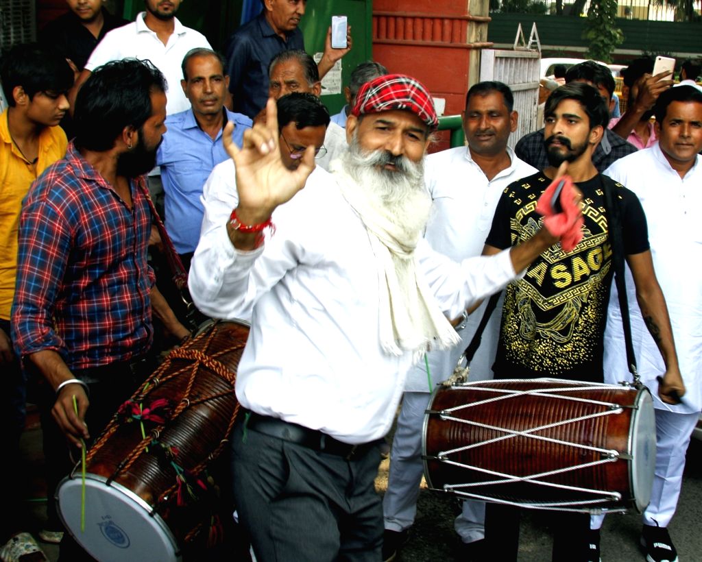 Congress workers celebrate with drums