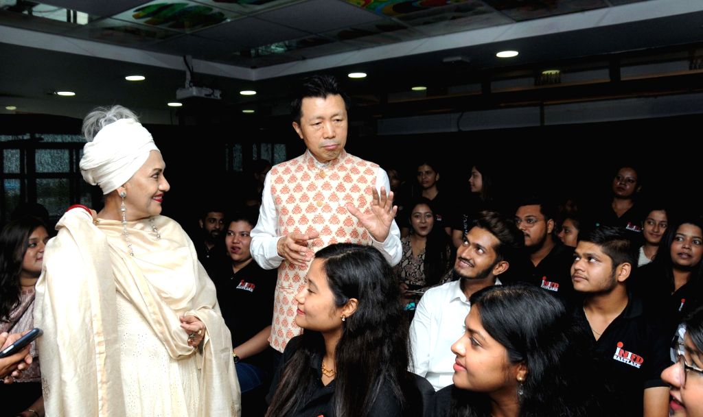 Kolkata : Consulate General of China in Kolkata, Zha Liyou with Actress ...