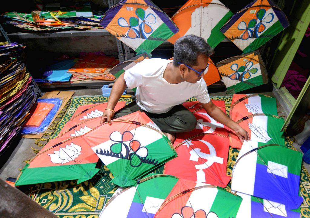 Craftsman displays political kites ahead of Assembly elections