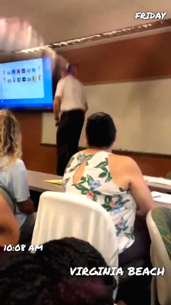 Physics prof wins Twitter hearts over his teaching method