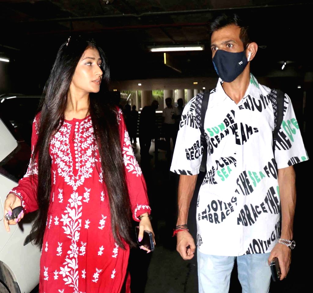 : Mumbai:Cricketer Yuzvendra Chahal With Wife Dhanashree Verma.