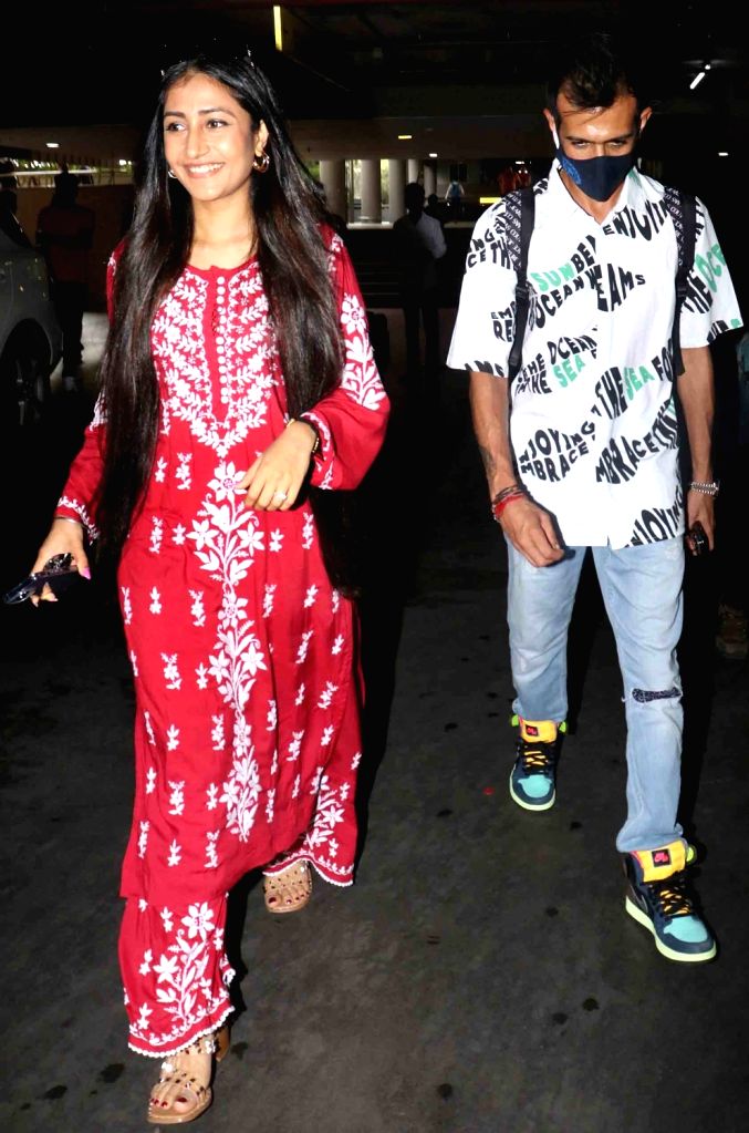 : Mumbai:Cricketer Yuzvendra Chahal With Wife Dhanashree Verma.
