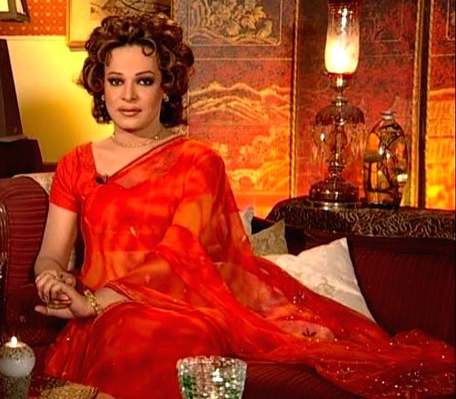 Free photo :cross-dressing Begum Nawazish Ali