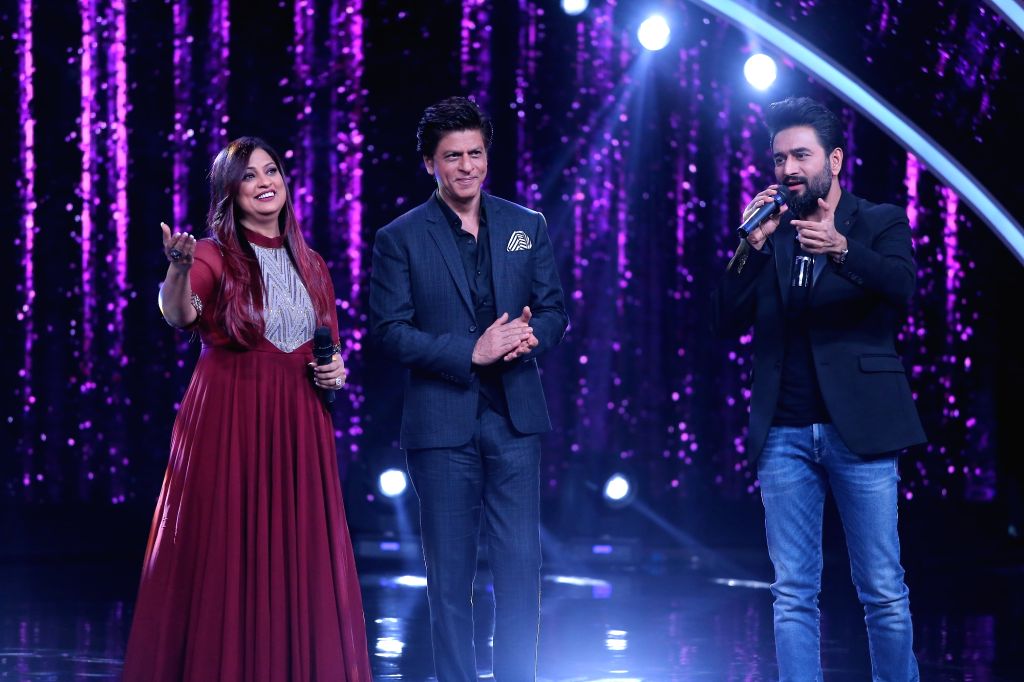Shahrukh, Katrina and Anushka on the sets of Sa Re Ga Ma Pa