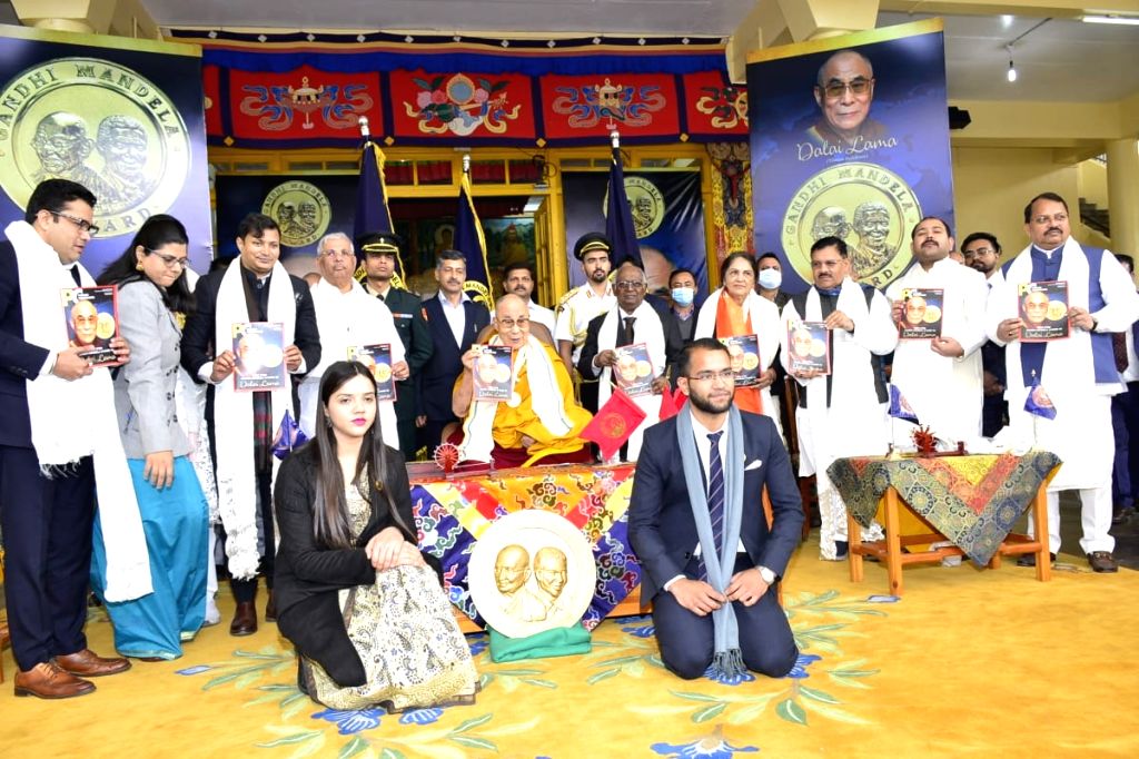 Free photo :Dalai Lama facilitated with Gandhi Mandela Award