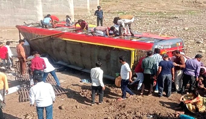 Free photo : Death toll in MP bus accident rise to 22