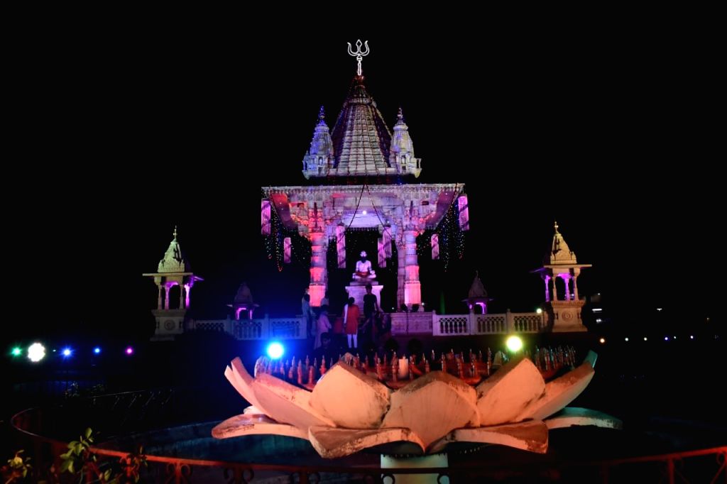 Free Photo: Deepotsav begins in Ayodhya on a grand scale