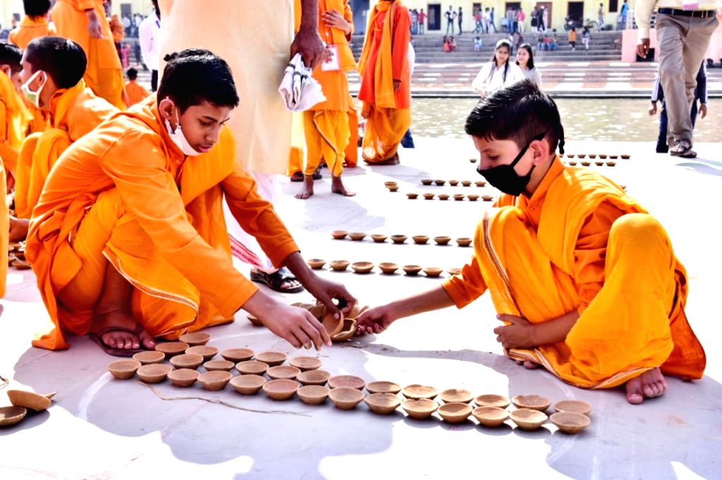 Free Photo: Deepotsav in Ayodhya