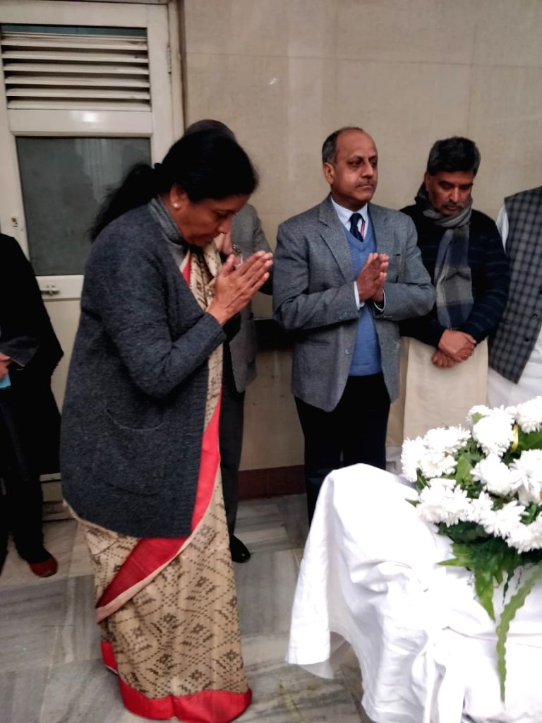 Nirmala Sitharaman pays tributes to George Fernandes at AIIMS