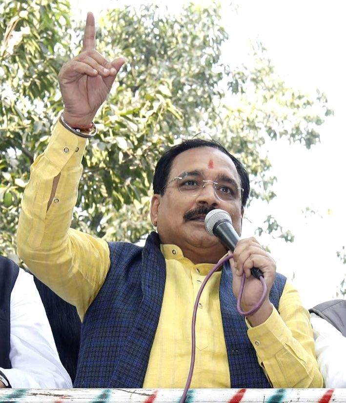 Delhi BJP stages a protest over the 'Sheesh Mahal' controversy