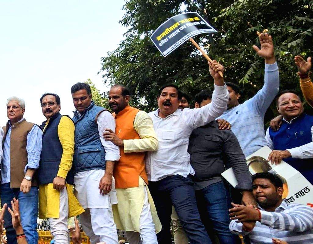 Delhi BJP stages a protest over the 'Sheesh Mahal' controversy