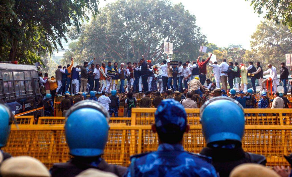 Delhi BJP stages a protest over the 'Sheesh Mahal' controversy