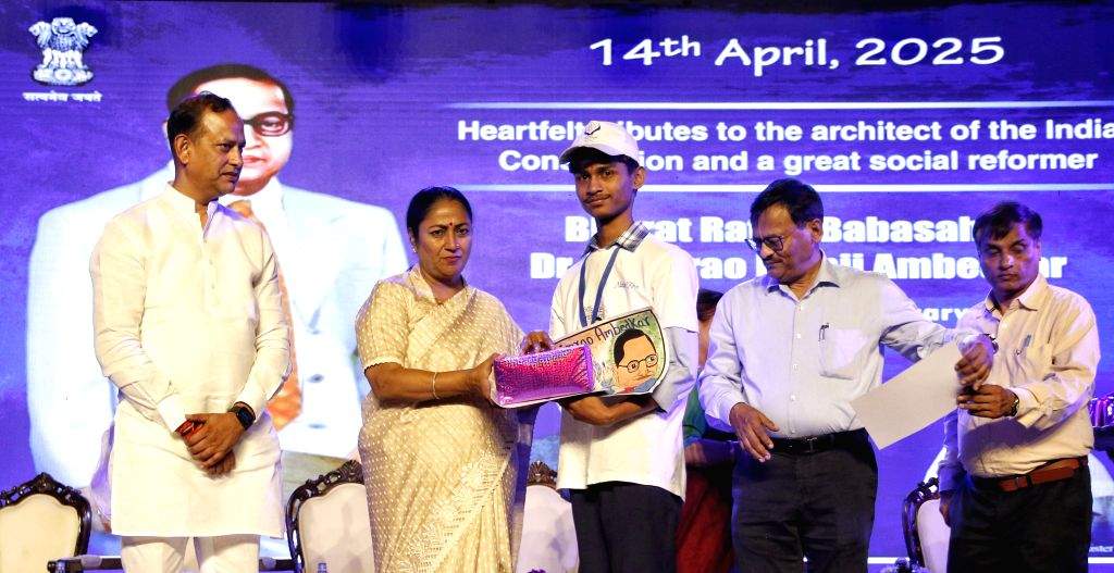 Delhi CM distributes certificates and vehicles on Ambedkar Jayanti