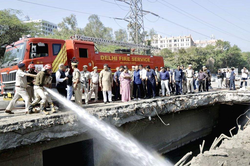 Delhi Leaders Inspect Sunheri Pul Drain Work