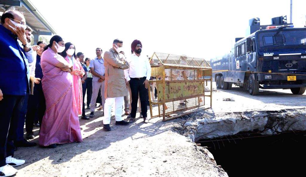 Delhi Leaders Inspect Sunheri Pul Drain Work