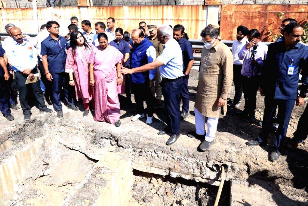 Delhi Leaders Inspect Sunheri Pul Drain Work