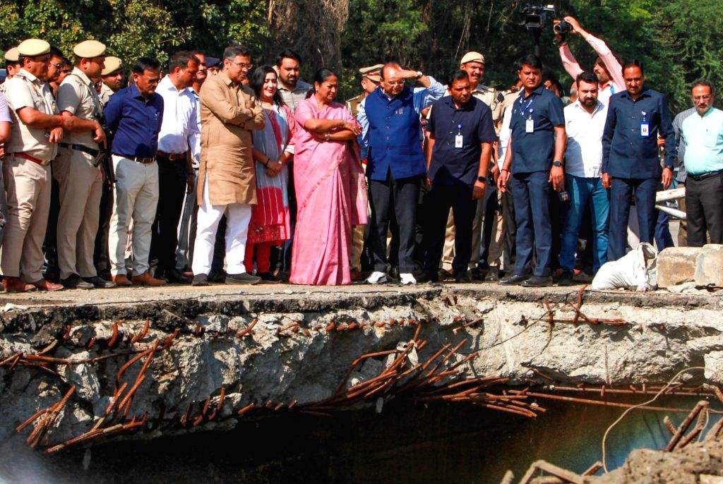 Delhi Leaders Inspect Sunheri Pul Drain Work