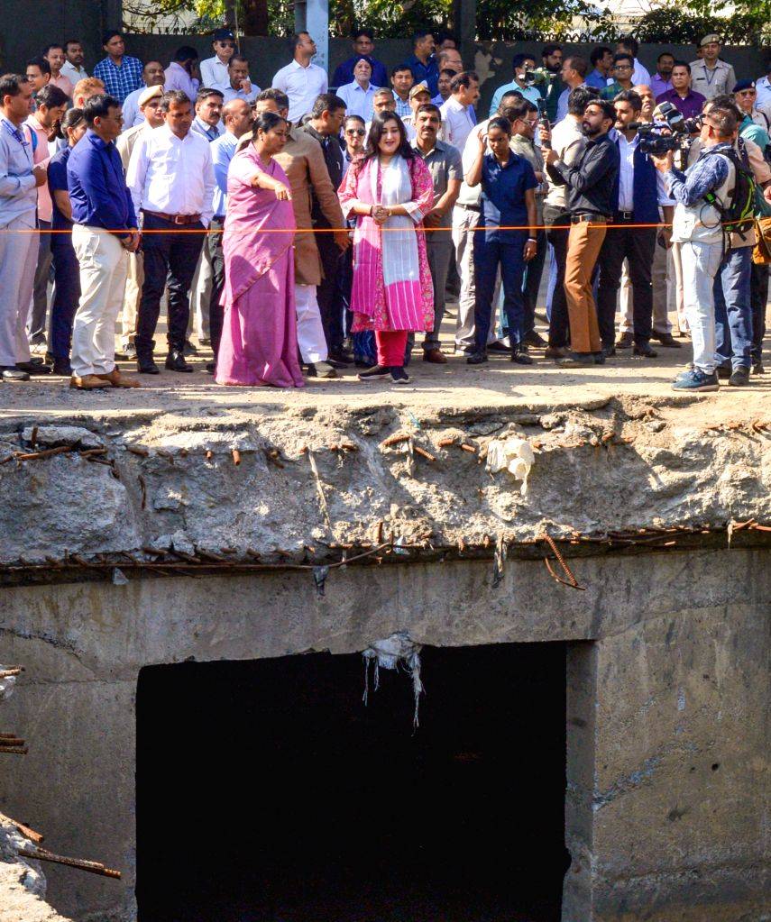 Delhi Leaders Inspect Sunheri Pul Drain Work