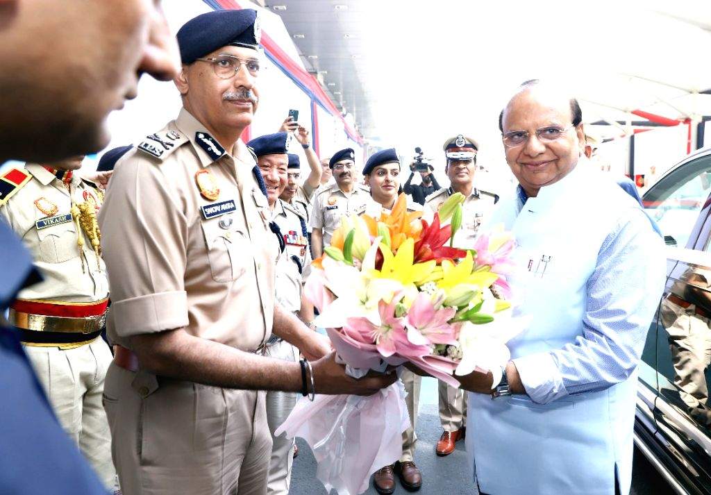 Delhi LG inaugurates Smart Police Booth