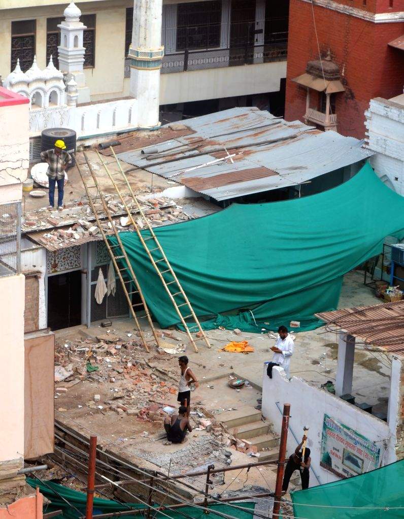Demolition drive resumes under Dalmandi road-widening project