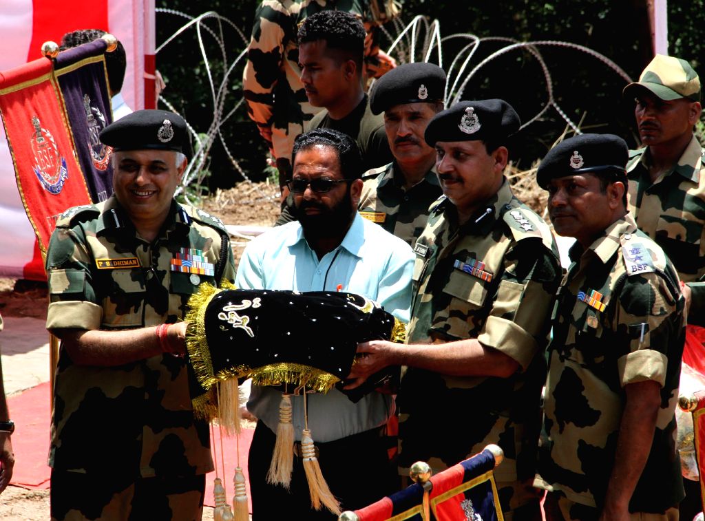 BSF, Rangers bonhomie at display at Baba Chamliyal fair