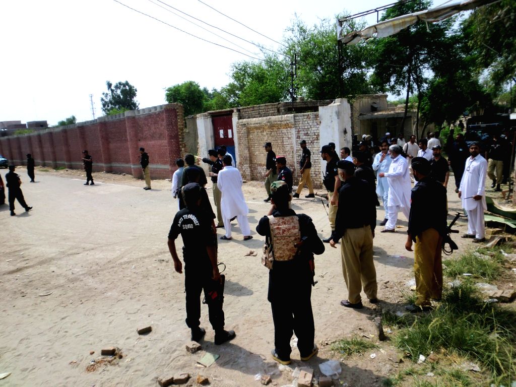 Heavily armed militants attacked the central jail in Pakistan