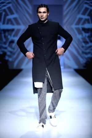 Free Photos: Designer Pawan Sachdeva's collection