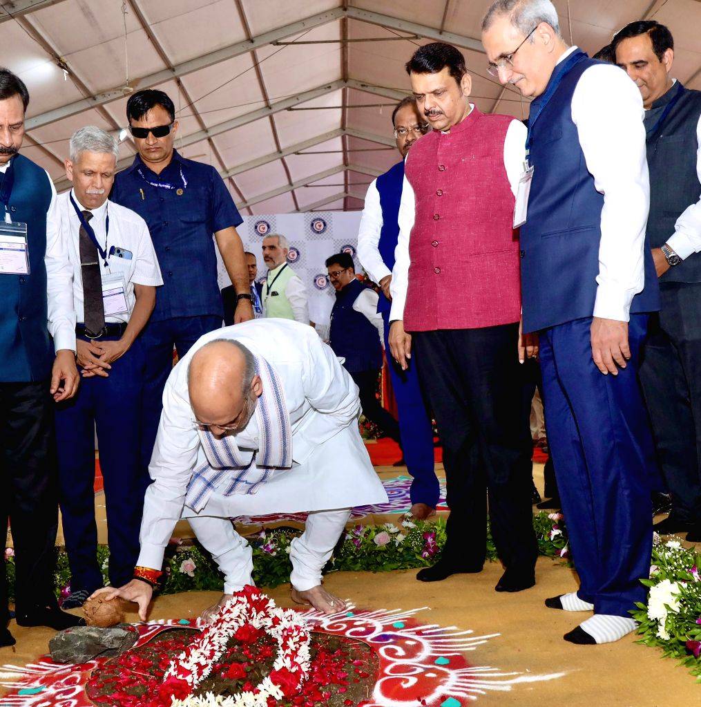 Devendra Fadnavis and Amit Shah at the National Cancer Institute