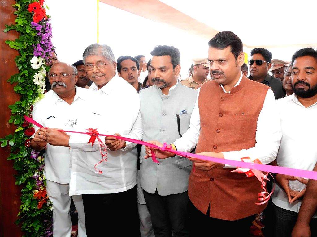 Devendra Fadnavis inaugurates and lays foundation stones for ...