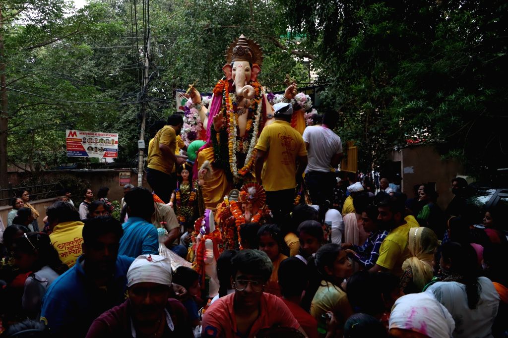 : New Delhi: Devotees carrying an idol of Lord Ganesh on way to immerse