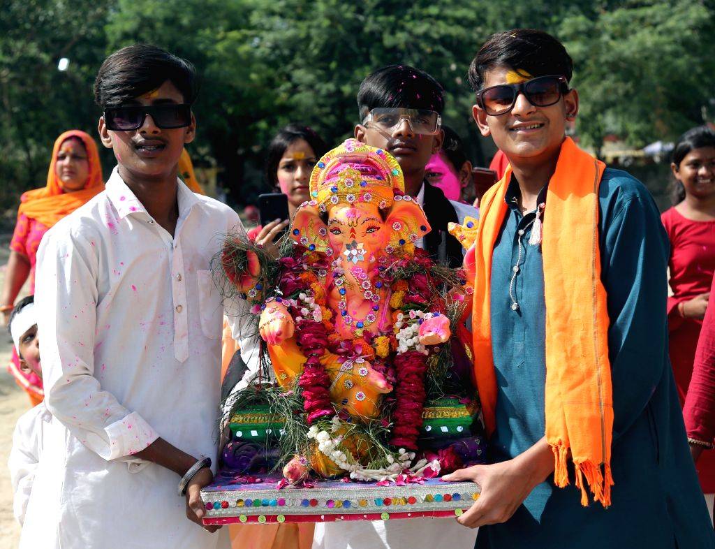 Devotees carrying an idol of Lord Ganesha for immersion