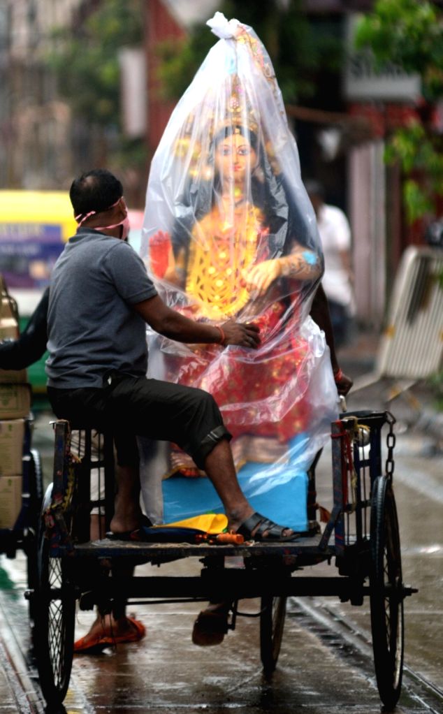 Kolkata :Devotees carrying Idols of Goddess Laxmi with plastics cover ...