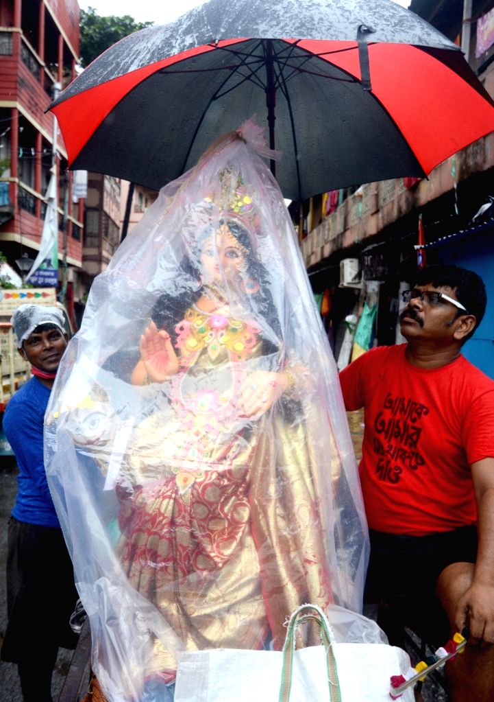Kolkata :Devotees carrying Idols of Goddess Laxmi with plastics cover ...