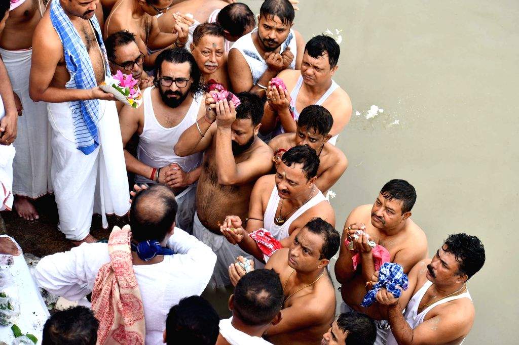 Devotees Offer 'Tarpan' Ritual at Sukleswar Ghat