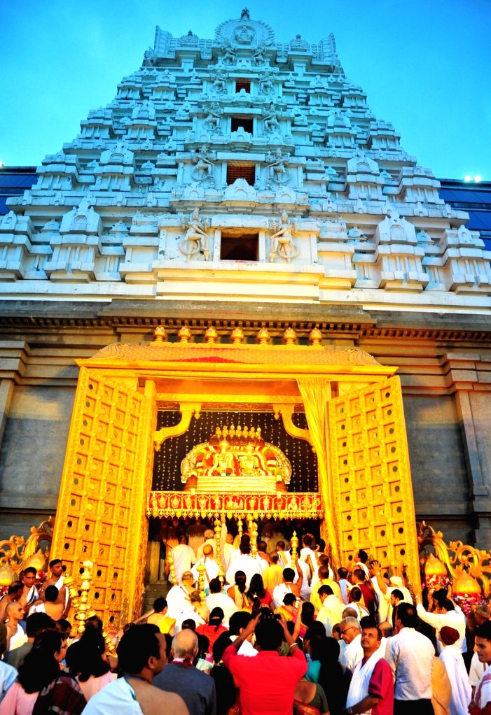 Devotees throng Tirumala Venkateswara Temple on "Vykunta Ekadashi