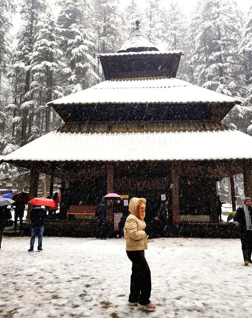 Devotees Visit Hidimba Devi Temple Amid Snowfall