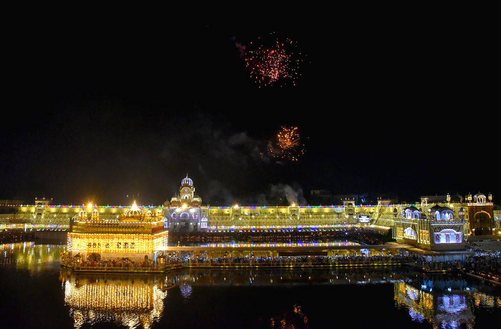 Devotees Witness Fireworks at Golden Temple