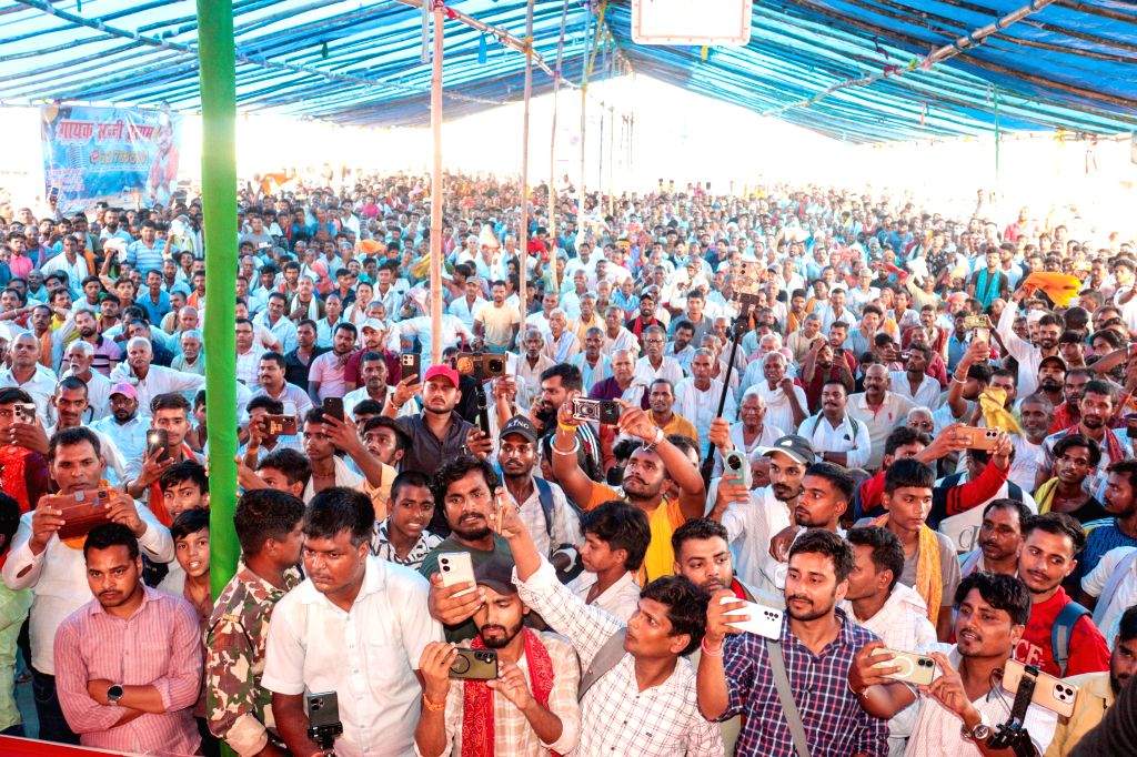 Dharna Demands Approach Road To NH-139 Bridge