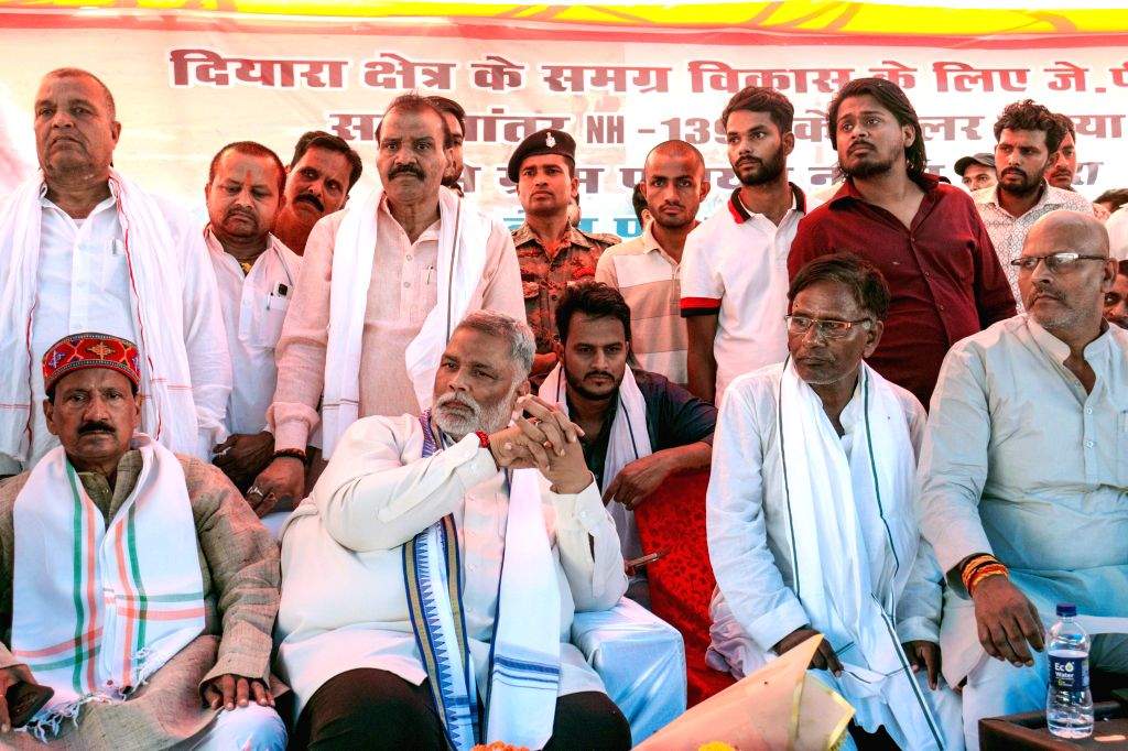 Dharna Demands Approach Road To NH-139 Bridge