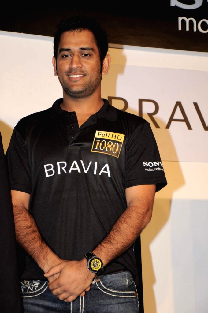 Dhoni at Sony World cup hd plasma launch at Four Seasons.
