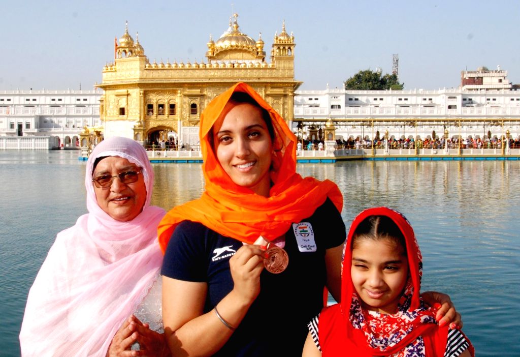 Navjeet Kaur Dhillon visits Golden Temple